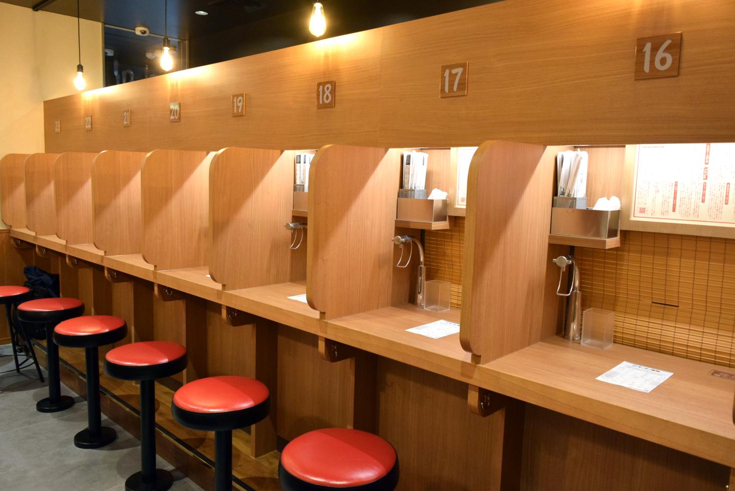 一蘭キャナルシティ博多店がリニューアル！世界でここだけの「和風とんこつラーメン」新登場 | 旅の特集 | 【公式】福岡県の観光/旅行情報サイト「クロスロードふくおか」